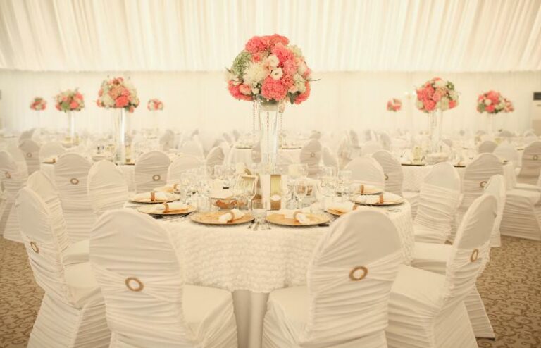 Creative Ways To Decorate Banquet Tables For A Memorable Dining ...