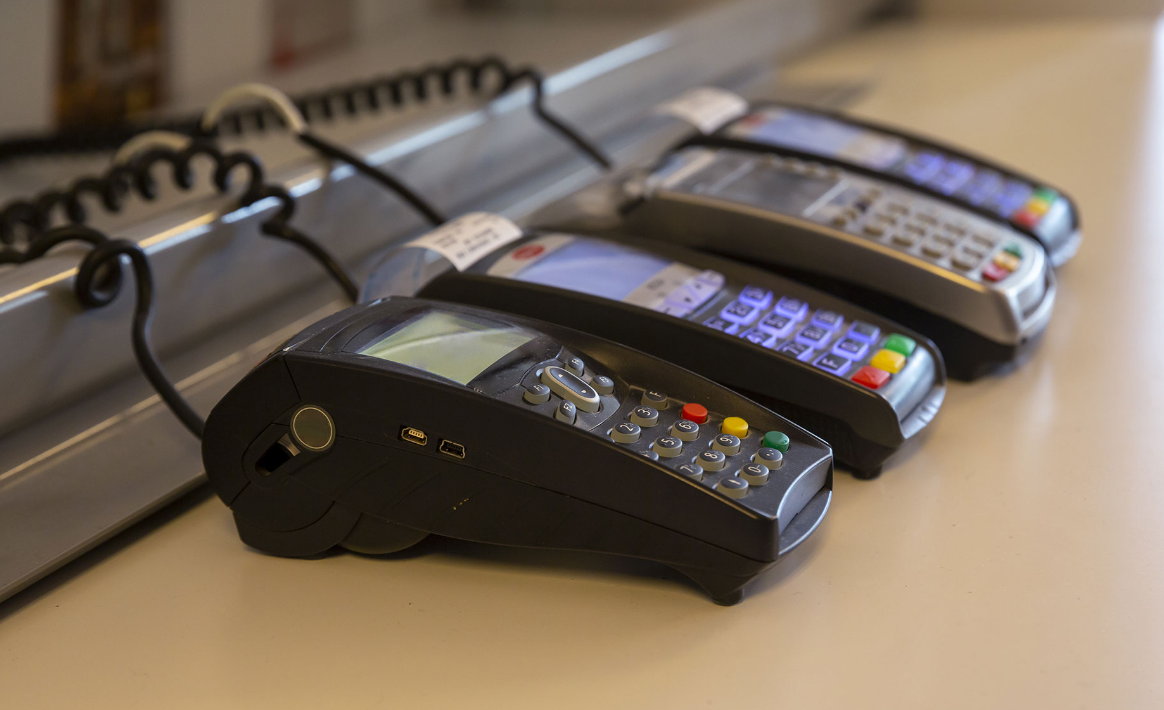How Much Does a Card Machine Cost Per Month? | Tech Magazine