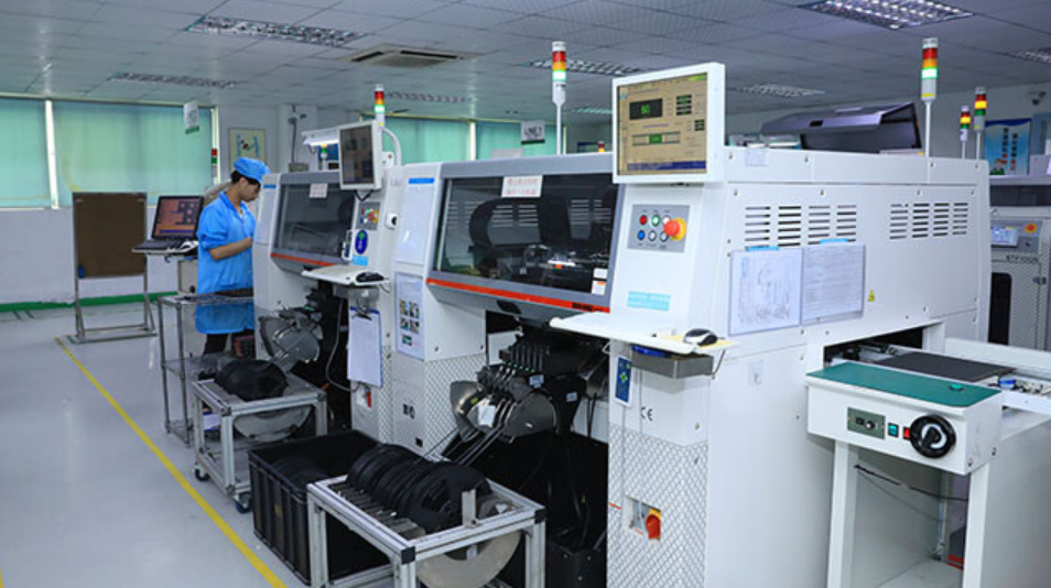 What Does SMT Mean In Manufacturing? | Tech Magazine