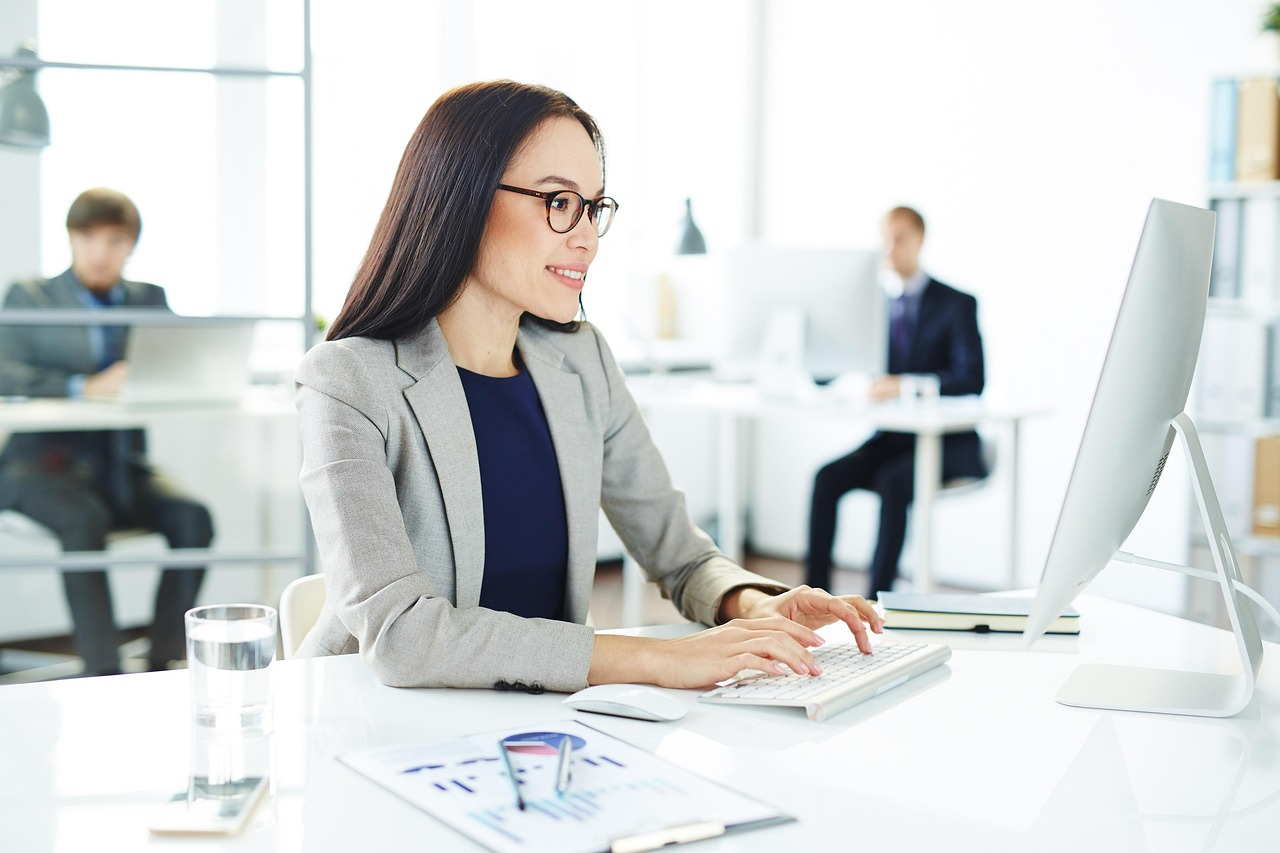 How Businesses Manage Large Volumes of Contracts Without Losing Control ...
